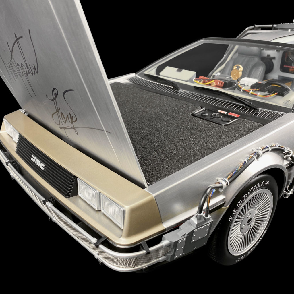 Bonnet and Trunk Carpets mod for 1:6 Hot Toys DeLorean Time Machine